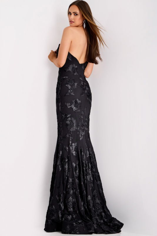 Black Evening Dresses That Radiate Timeless Elegance